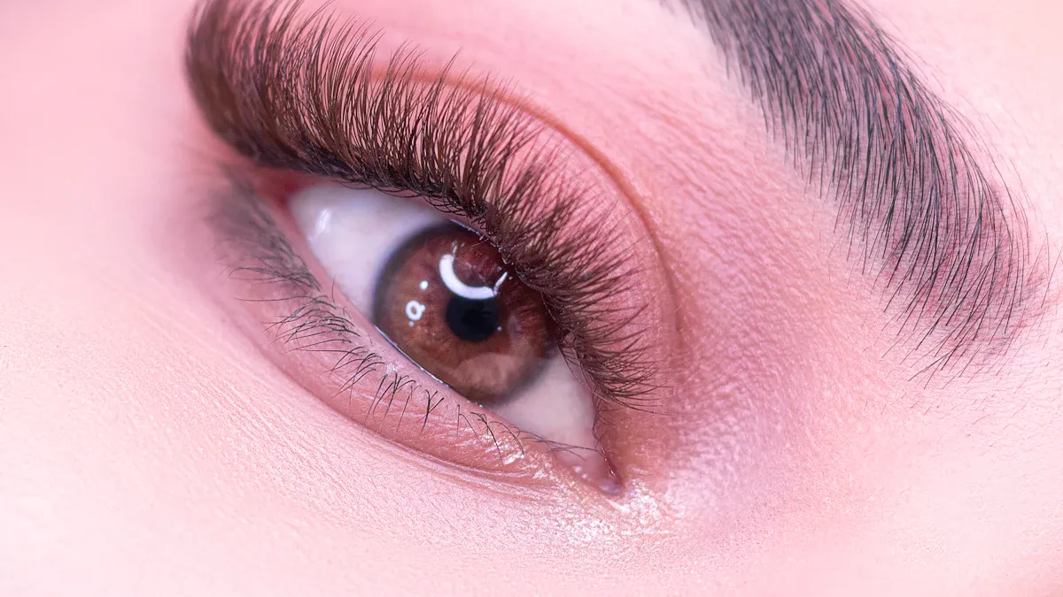What Are Wispy Lashes and Why Are They So Popular - Hergina