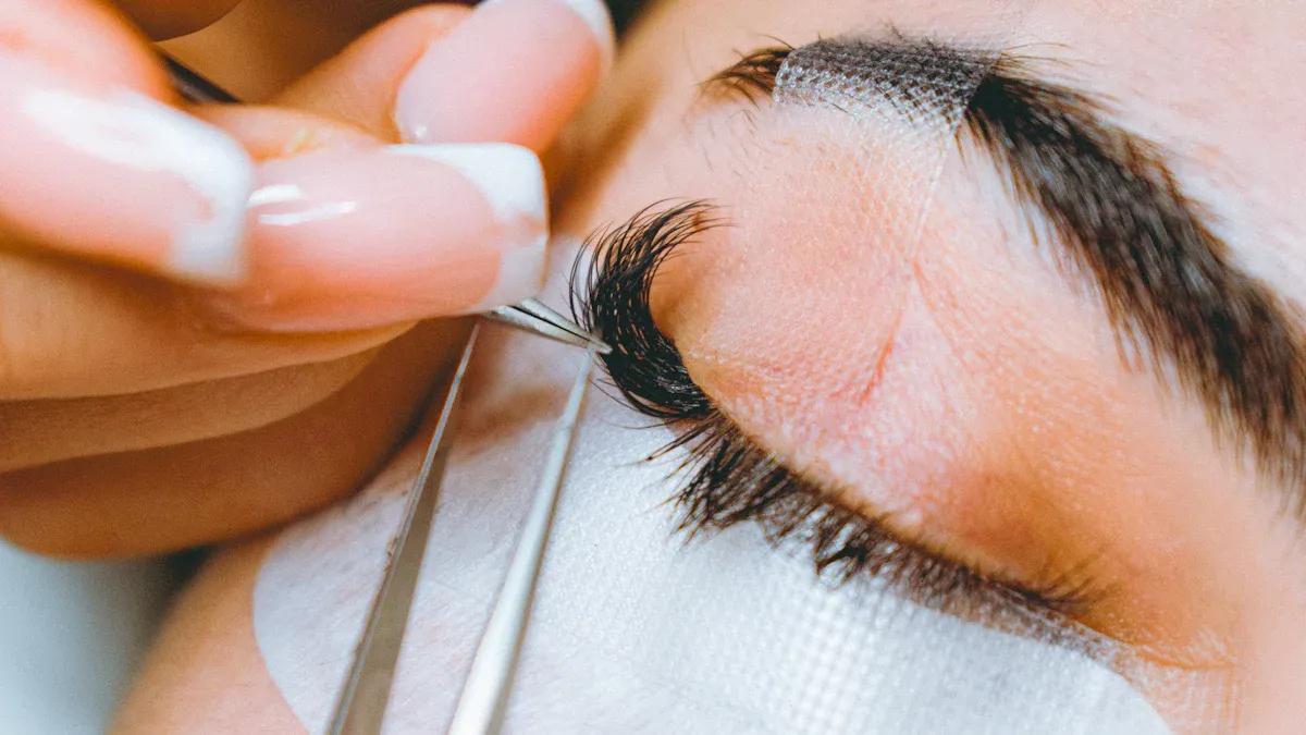 What Are Wispy Lashes and Why Are They So Popular - Hergina
