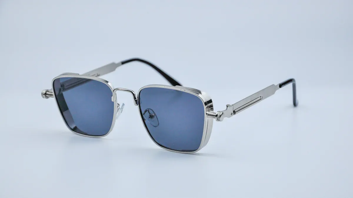 Por qué las gafas de sol con lentes azules mejoran la percepción del ...