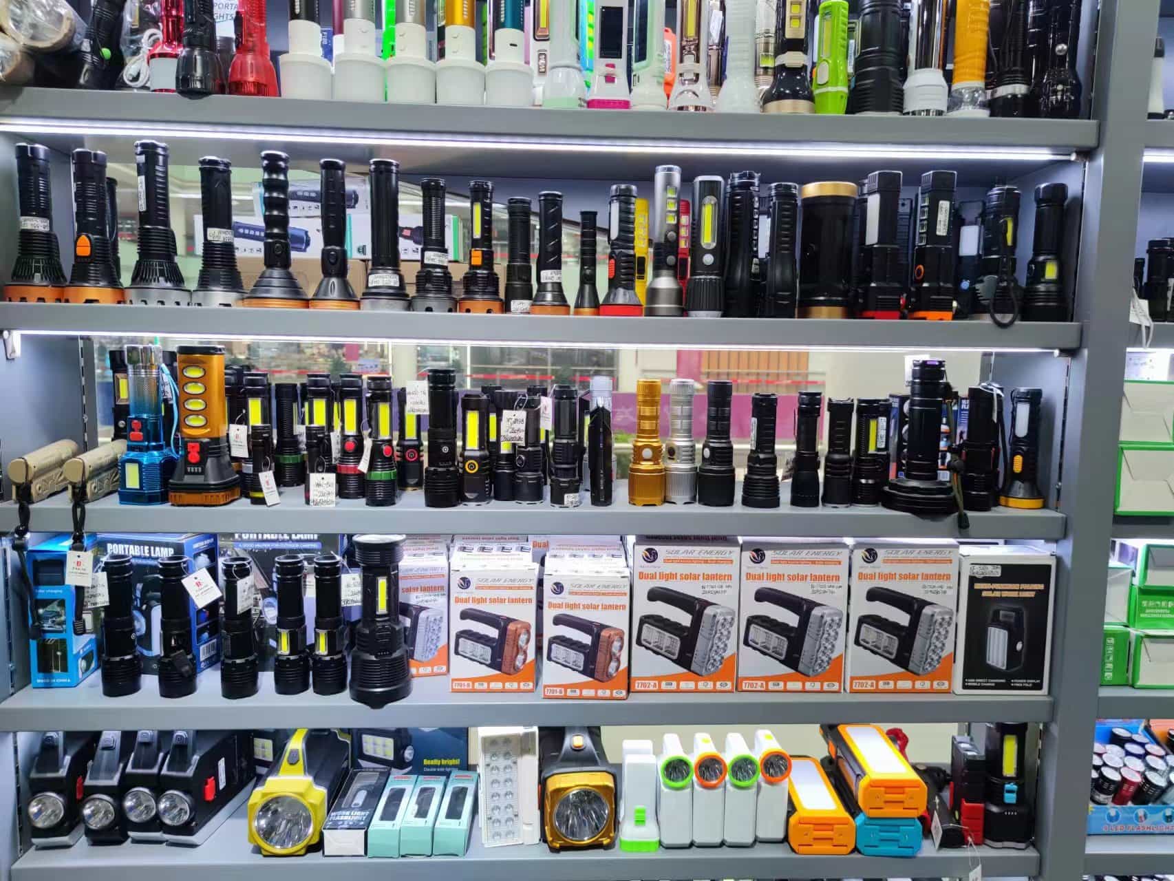 5 Benefits of Bulk Portable Flashlights for Retail